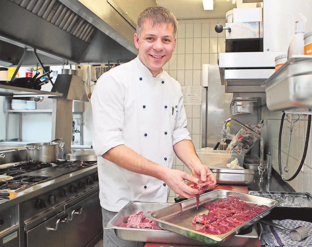 Kasse, Restaurant, Bad: Das Team hält das Riff am Laufen - Leipziger ...