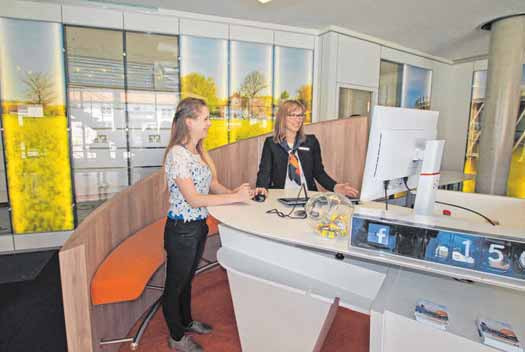 Neue Volksbank - Räumlichkeiten sind funktional, hell und einladend ...