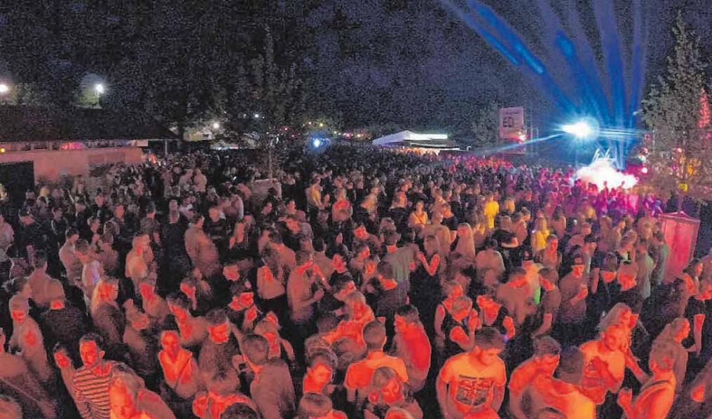 Der Weiher wird zur Partymeile - Schwäbischer Verlag
