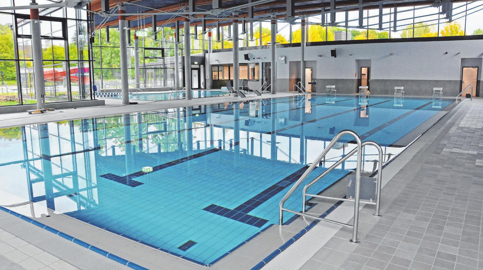 Das Hallenbad öffnet zur Freude aller - Schwäbischer Verlag