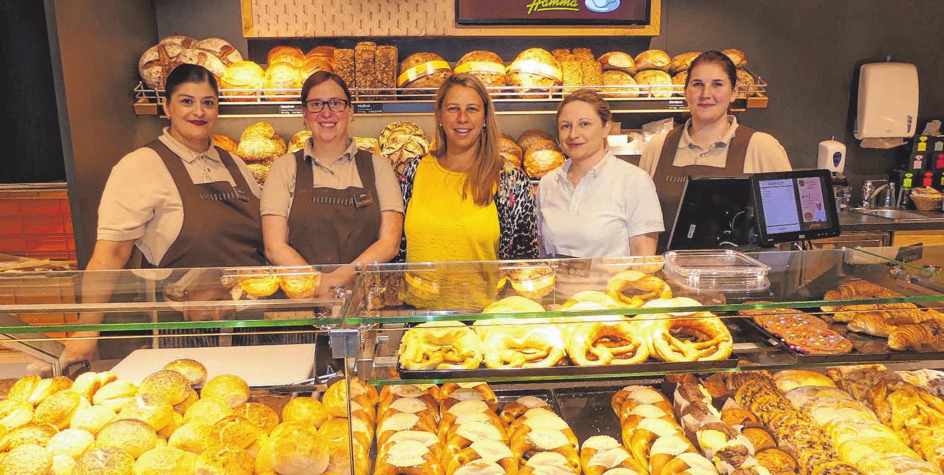 Bei Hamma gibt’s auch am Sonntag frische Frühstücks-Brötchen ...