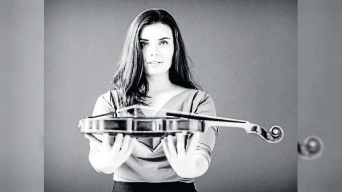 Weserhaus Bodenwerder: Anna Franciska Hajdu an der Barockvioline - DeWeZet