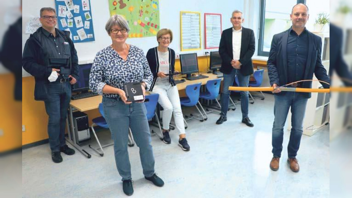 Alle Saarlouiser Grundschulen als erste im Saarland an Glasfasernetz ...